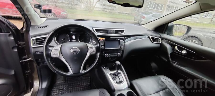 Red Nissan Qashqai 2015 in Riga, with an engine capacity of 1.60 L and mileage of 182 thousand km for 9500 €, photo 7 on AUTOMOTO.COM.LV
