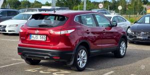 Red Nissan Qashqai 2015 in Vilnius, with an engine capacity of 1.20 L and mileage of 184 thousand km for 6500 €, photo 6 on AUTOMOTO.COM.LV