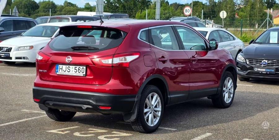 Red Nissan Qashqai 2015 in Vilnius, with an engine capacity of 1.20 L and mileage of 184 thousand km for 6500 €, photo 6 on AUTOMOTO.COM.LV