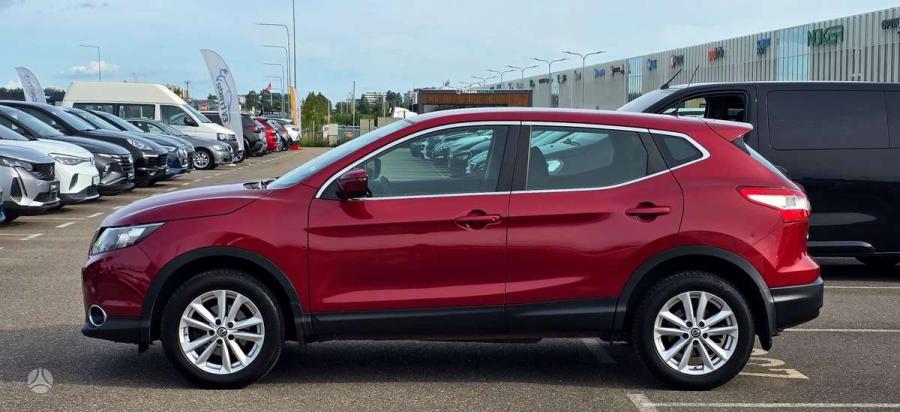 Red Nissan Qashqai 2015 in Vilnius, with an engine capacity of 1.20 L and mileage of 184 thousand km for 6500 €, photo 9 on AUTOMOTO.COM.LV