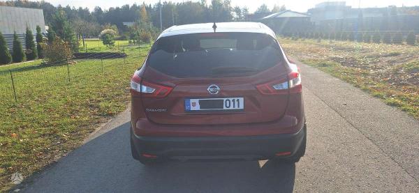 Red Nissan Qashqai 2015 in Vilnius, with an engine capacity of 1.60 L and mileage of 128 thousand km for 8400 €, photo 5 on AUTOMOTO.COM.LV