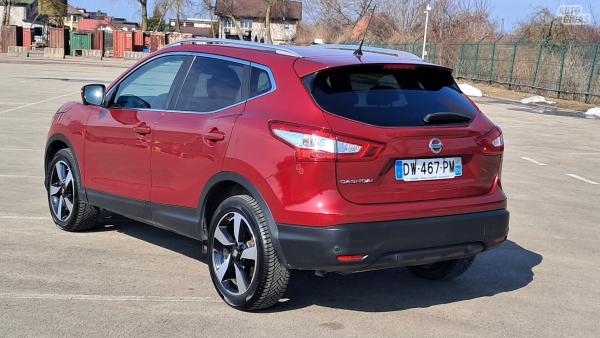 Red Nissan Qashqai 2015 in Klaipeda, with an engine capacity of 1.20 L and mileage of 133 thousand km for 8900 €, photo 3 on AUTOMOTO.COM.LV