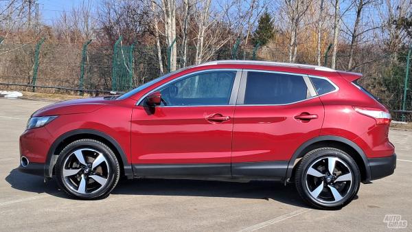 Red Nissan Qashqai 2015 in Klaipeda, with an engine capacity of 1.20 L and mileage of 133 thousand km for 8900 €, photo 6 on AUTOMOTO.COM.LV