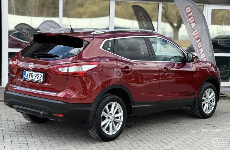 Red Nissan Qashqai 2015 in Radviliskis, with an engine capacity of 1.20 L and mileage of 102 thousand km for 9250 €, photo 11 on AUTOMOTO.COM.LV