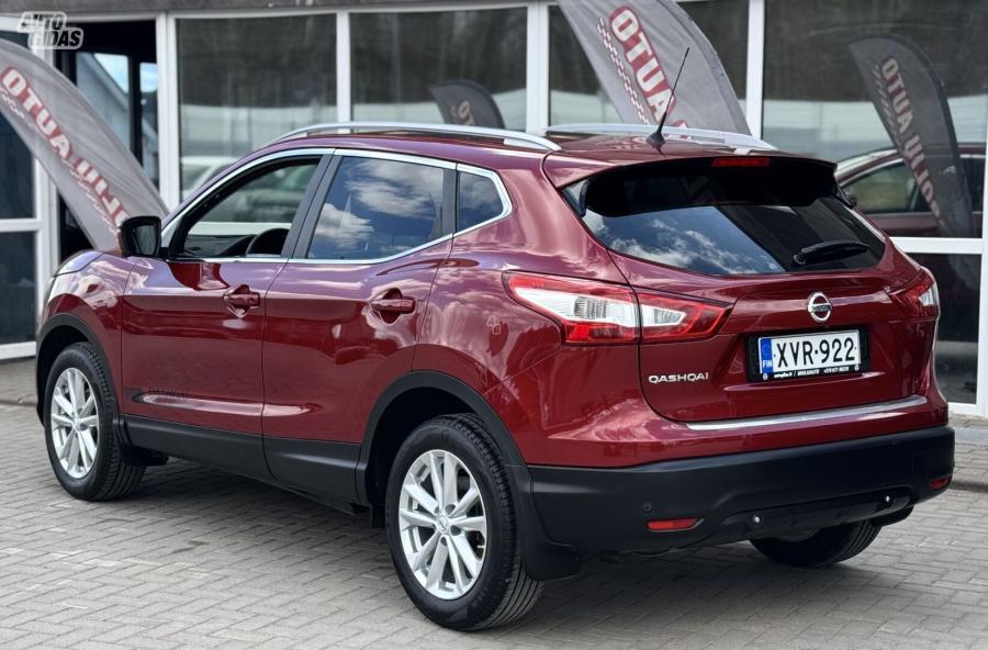 Red Nissan Qashqai 2015 in Radviliskis, with an engine capacity of 1.20 L and mileage of 102 thousand km for 9250 €, photo 12 on AUTOMOTO.COM.LV