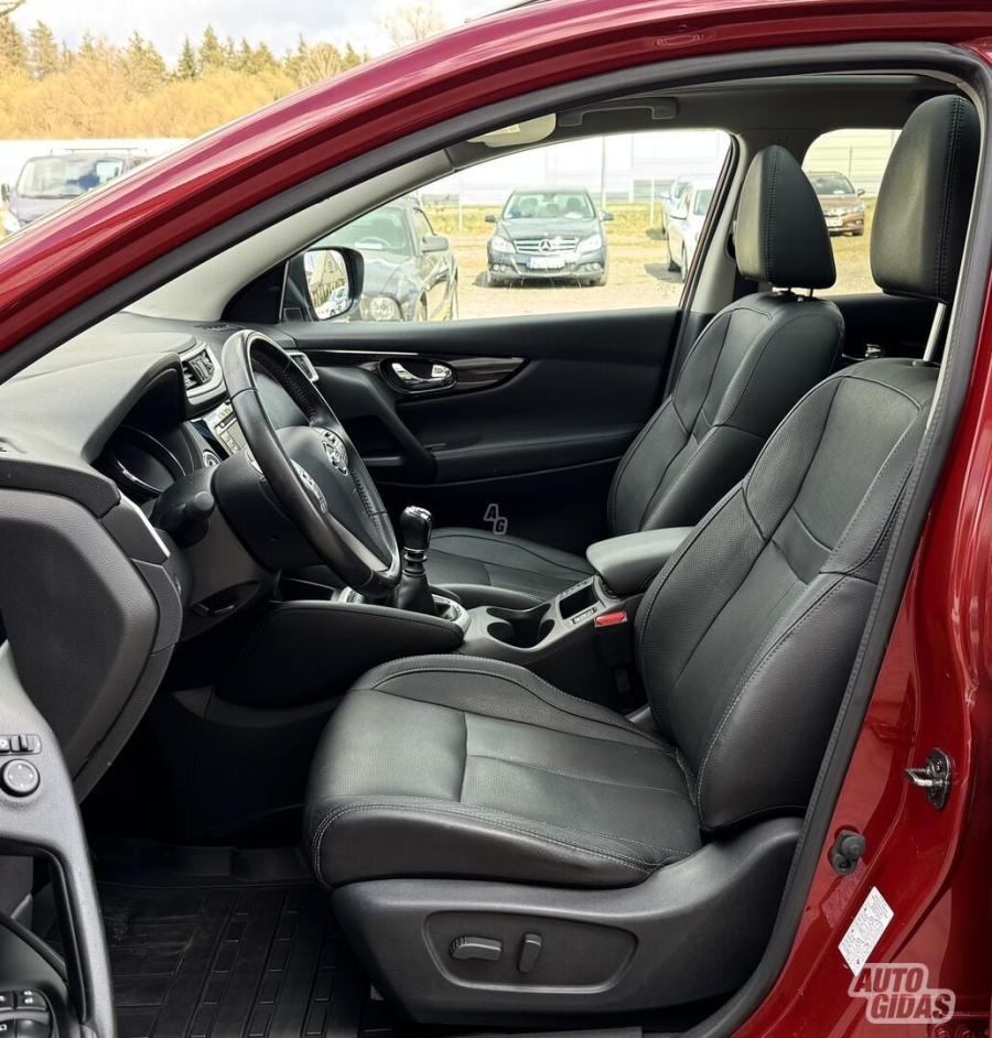 Red Nissan Qashqai 2015 in Radviliskis, with an engine capacity of 1.20 L and mileage of 102 thousand km for 9250 €, photo 19 on AUTOMOTO.COM.LV