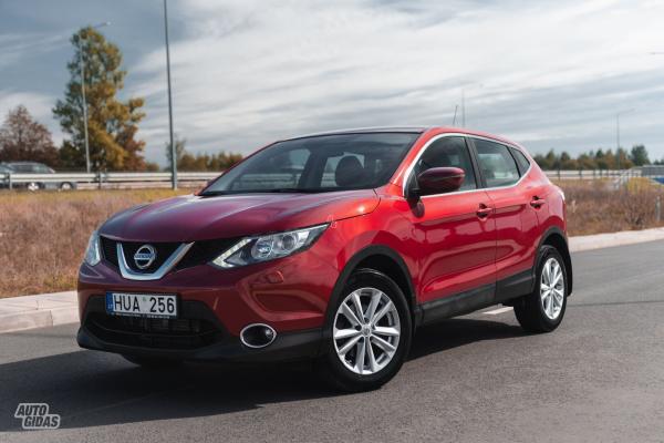 Red Nissan Qashqai 2015 in Vilnius, with an engine capacity of 1.20 L and mileage of 126 thousand km for 8500 €, photo 1 on AUTOMOTO.COM.LV