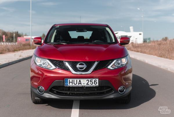 Red Nissan Qashqai 2015 in Vilnius, with an engine capacity of 1.20 L and mileage of 126 thousand km for 8500 €, photo 2 on AUTOMOTO.COM.LV