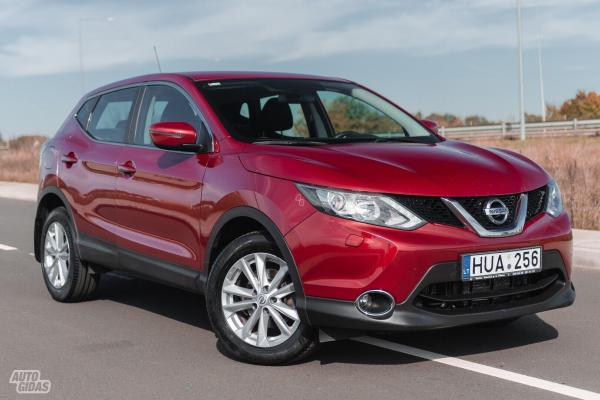 Red Nissan Qashqai 2015 in Vilnius, with an engine capacity of 1.20 L and mileage of 126 thousand km for 8500 €, photo 3 on AUTOMOTO.COM.LV