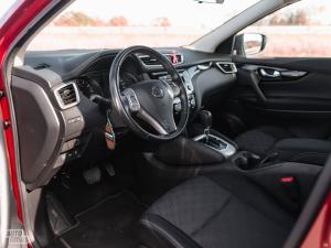 Red Nissan Qashqai 2015 in Vilnius, with an engine capacity of 1.20 L and mileage of 126 thousand km for 8500 €, photo 9 on AUTOMOTO.COM.LV