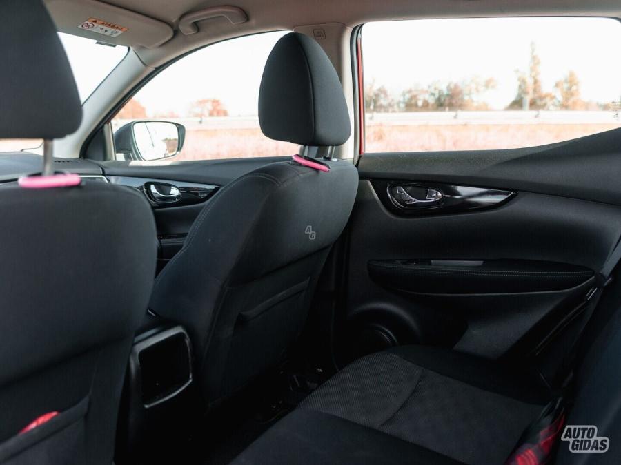Red Nissan Qashqai 2015 in Vilnius, with an engine capacity of 1.20 L and mileage of 126 thousand km for 8500 €, photo 12 on AUTOMOTO.COM.LV