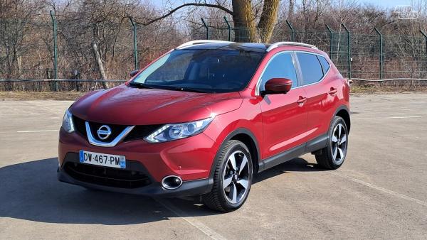Red Nissan Qashqai 2015 in Klaipeda, with an engine capacity of 1.20 L and mileage of 133 thousand km for 8900 €, photo 1 on AUTOMOTO.COM.LV