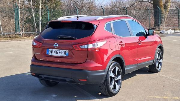 Red Nissan Qashqai 2015 in Klaipeda, with an engine capacity of 1.20 L and mileage of 133 thousand km for 8900 €, photo 4 on AUTOMOTO.COM.LV