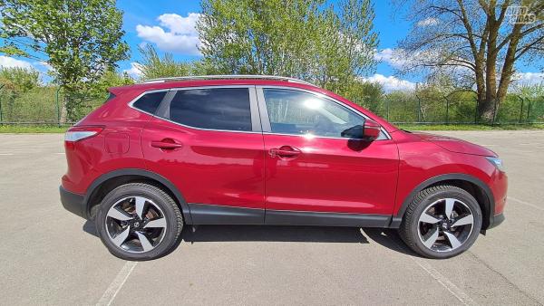 Red Nissan Qashqai 2015 in Klaipeda, with an engine capacity of 1.20 L and mileage of 133 thousand km for 8900 €, photo 3 on AUTOMOTO.COM.LV