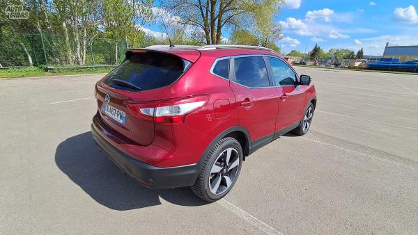 Red Nissan Qashqai 2015 in Klaipeda, with an engine capacity of 1.20 L and mileage of 133 thousand km for 8900 €, photo 5 on AUTOMOTO.COM.LV
