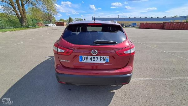 Red Nissan Qashqai 2015 in Klaipeda, with an engine capacity of 1.20 L and mileage of 133 thousand km for 8900 €, photo 8 on AUTOMOTO.COM.LV