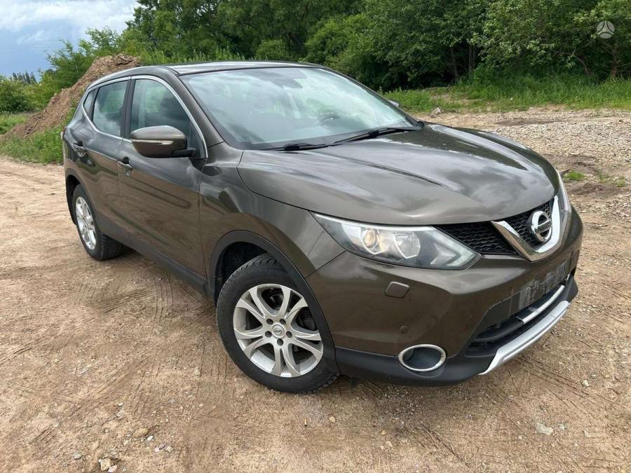 Sarkans Nissan Qashqai 2015 Tauragė, ar dzinēja tilpumu 1.20 L un nobraukumu 150 tūkst. km par 5500 €, foto 3 vietnē AUTOMOTO.COM.LV