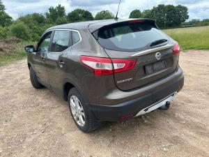 Sarkans Nissan Qashqai 2015 Tauragė, ar dzinēja tilpumu 1.20 L un nobraukumu 150 tūkst. km par 5500 €, foto 4 vietnē AUTOMOTO.COM.LV