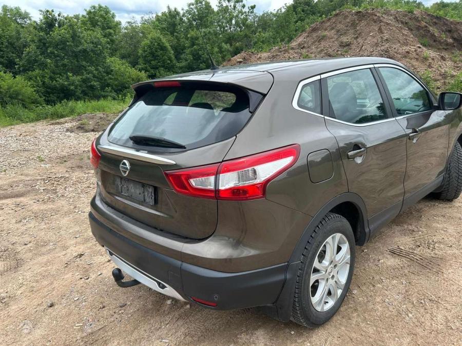Sarkans Nissan Qashqai 2015 Tauragė, ar dzinēja tilpumu 1.20 L un nobraukumu 150 tūkst. km par 5500 €, foto 5 vietnē AUTOMOTO.COM.LV