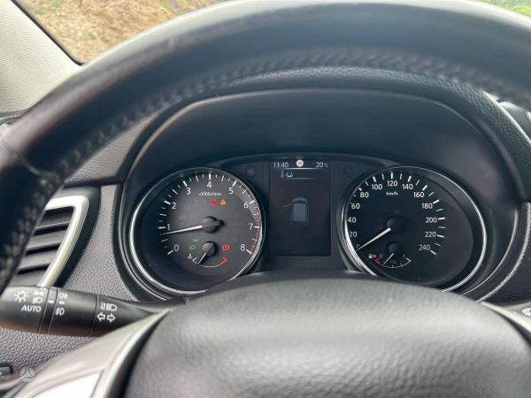 Red Nissan Qashqai 2015 in Taurage, with an engine capacity of 1.20 L and mileage of 150 thousand km for 5500 €, photo 10 on AUTOMOTO.COM.LV