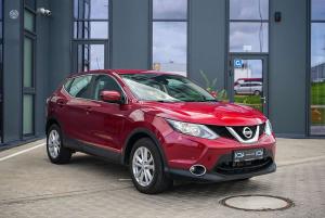 Red Nissan Qashqai 2015 in Kaunas, with an engine capacity of 1.20 L and mileage of 94 thousand km for 9850 €, photo  on AUTOMOTO.COM.LV