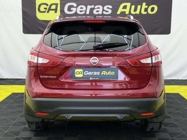 Red Nissan Qashqai 2015 in Vilnius, with an engine capacity of 1.20 L and mileage of 130 thousand km for 9999 €, photo 5 on AUTOMOTO.COM.LV