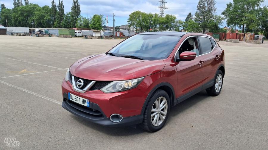 Red Nissan Qashqai 2015 in Klaipeda, with an engine capacity of 1.50 L and mileage of 225 thousand km for 7999 €, photo 1 on AUTOMOTO.COM.LV