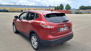 Red Nissan Qashqai 2015 in Klaipeda, with an engine capacity of 1.50 L and mileage of 225 thousand km for 7999 €, photo 5 on AUTOMOTO.COM.LV
