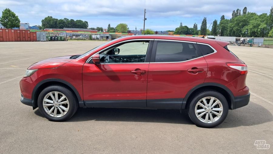 Red Nissan Qashqai 2015 in Klaipeda, with an engine capacity of 1.50 L and mileage of 225 thousand km for 7999 €, photo 7 on AUTOMOTO.COM.LV