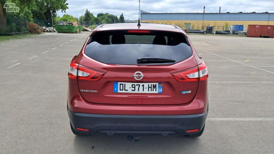 Red Nissan Qashqai 2015 in Klaipeda, with an engine capacity of 1.50 L and mileage of 225 thousand km for 7999 €, photo 9 on AUTOMOTO.COM.LV