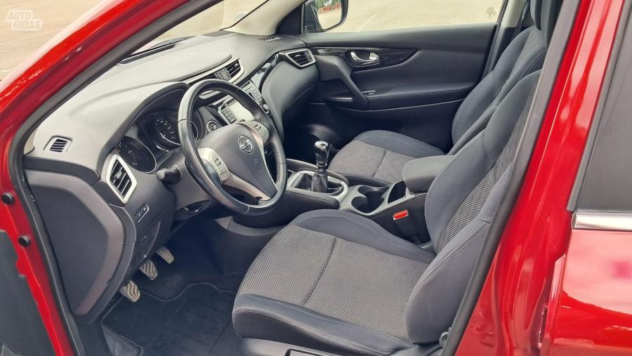 Red Nissan Qashqai 2015 in Klaipeda, with an engine capacity of 1.50 L and mileage of 225 thousand km for 7999 €, photo 15 on AUTOMOTO.COM.LV