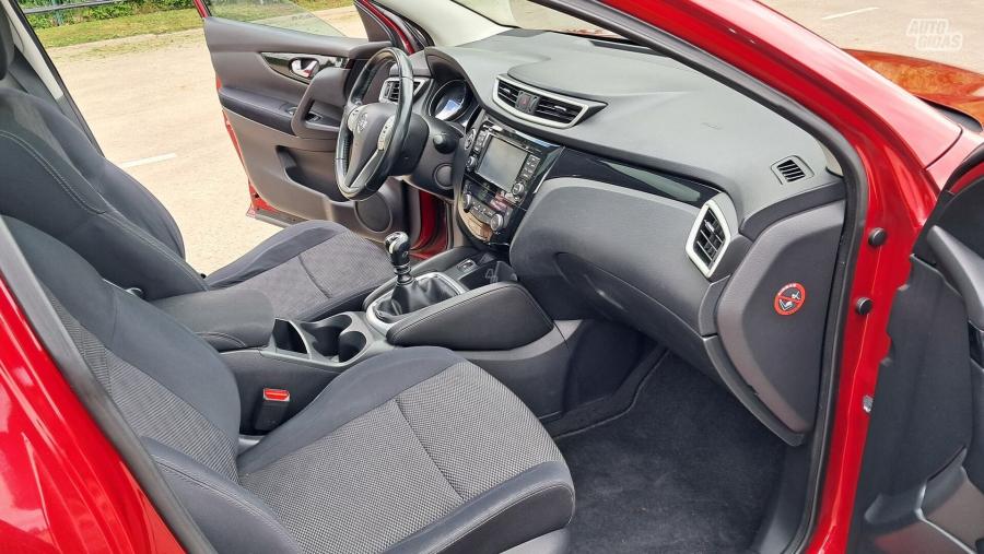 Red Nissan Qashqai 2015 in Klaipeda, with an engine capacity of 1.50 L and mileage of 225 thousand km for 7999 €, photo 16 on AUTOMOTO.COM.LV