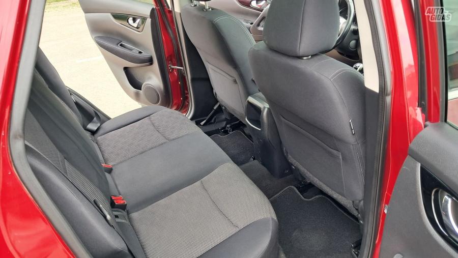 Red Nissan Qashqai 2015 in Klaipeda, with an engine capacity of 1.50 L and mileage of 225 thousand km for 7999 €, photo 17 on AUTOMOTO.COM.LV
