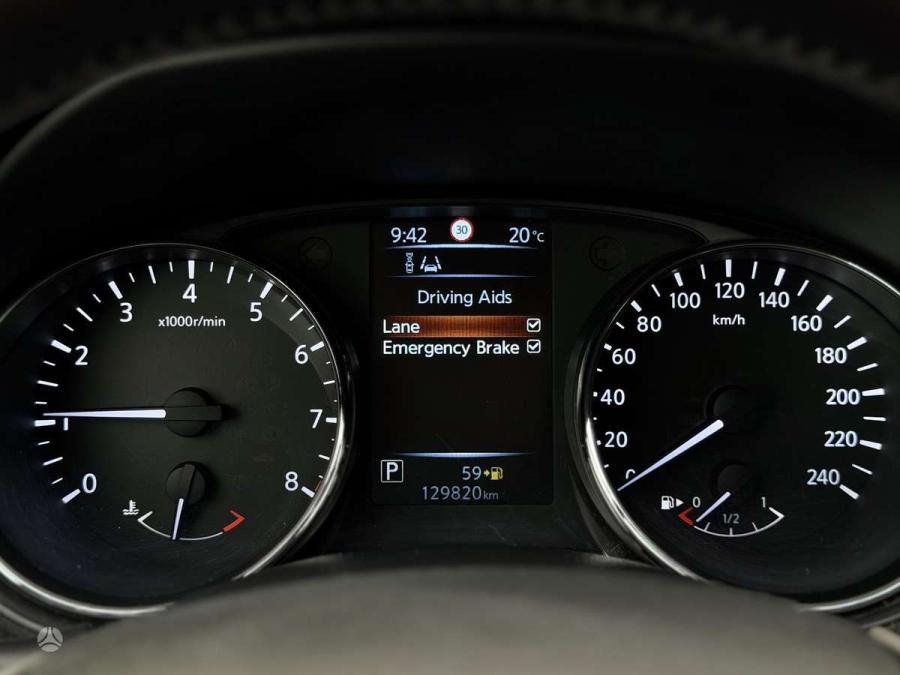 Red Nissan Qashqai 2015 in Vilnius, with an engine capacity of 1.20 L and mileage of 130 thousand km for 9999 €, photo 30 on AUTOMOTO.COM.LV