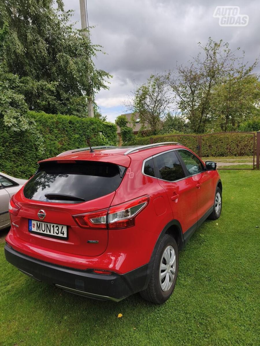 Red Nissan Qashqai 2015 in Kaunas, with an engine capacity of 1.50 L and mileage of 279 thousand km for 8100 €, photo 6 on AUTOMOTO.COM.LV