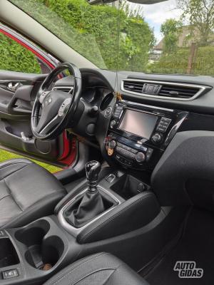 Red Nissan Qashqai 2015 in Kaunas, with an engine capacity of 1.50 L and mileage of 279 thousand km for 8100 €, photo 7 on AUTOMOTO.COM.LV