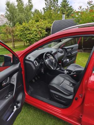 Red Nissan Qashqai 2015 in Kaunas, with an engine capacity of 1.50 L and mileage of 279 thousand km for 8100 €, photo 9 on AUTOMOTO.COM.LV