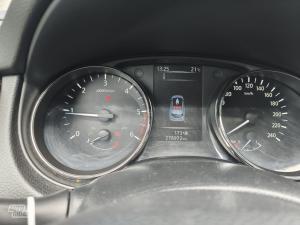Red Nissan Qashqai 2015 in Kaunas, with an engine capacity of 1.50 L and mileage of 279 thousand km for 8100 €, photo 10 on AUTOMOTO.COM.LV