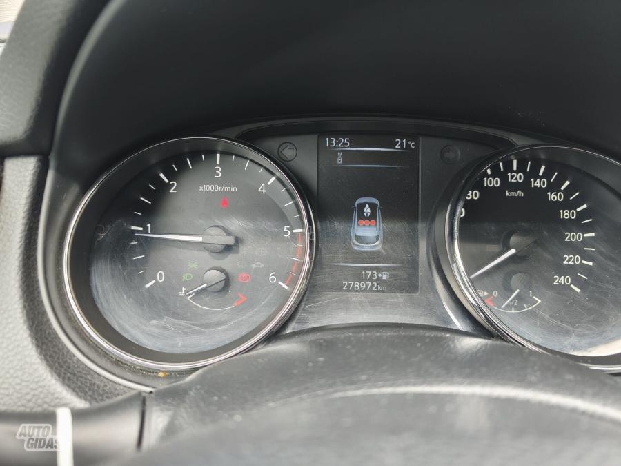 Red Nissan Qashqai 2015 in Kaunas, with an engine capacity of 1.50 L and mileage of 279 thousand km for 8100 €, photo 10 on AUTOMOTO.COM.LV