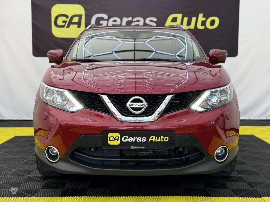 Red Nissan Qashqai 2015 in Vilnius, with an engine capacity of 1.20 L and mileage of 130 thousand km for 9550 €, photo 3 on AUTOMOTO.COM.LV