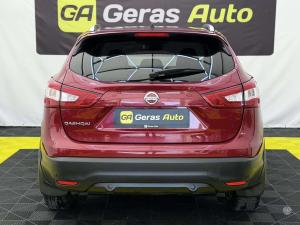 Red Nissan Qashqai 2015 in Vilnius, with an engine capacity of 1.20 L and mileage of 130 thousand km for 9550 €, photo 6 on AUTOMOTO.COM.LV