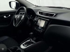 Red Nissan Qashqai 2015 in Vilnius, with an engine capacity of 1.20 L and mileage of 130 thousand km for 9550 €, photo 16 on AUTOMOTO.COM.LV