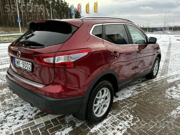 Red Nissan Qashqai 2016 in Riga, with an engine capacity of 1.20 L and mileage of 74 thousand km for 12000 €, photo 3 on AUTOMOTO.COM.LV
