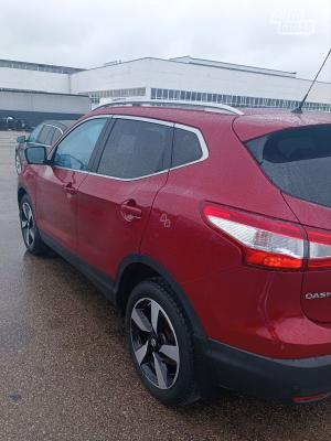 Red Nissan Qashqai 2016 in Marijampole, with an engine capacity of 1.20 L and mileage of 167 thousand km for 9900 €, photo 4 on AUTOMOTO.COM.LV