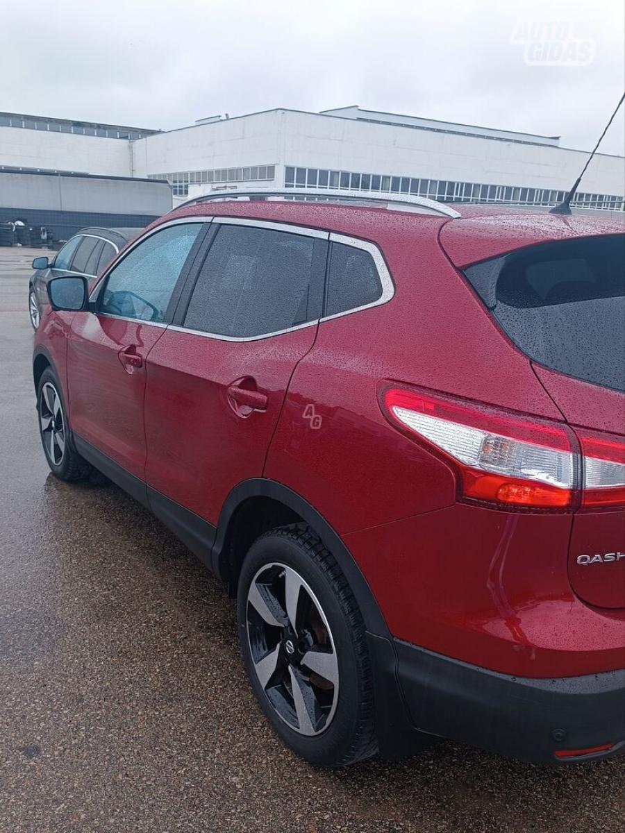Red Nissan Qashqai 2016 in Marijampole, with an engine capacity of 1.20 L and mileage of 167 thousand km for 9900 €, photo 4 on AUTOMOTO.COM.LV