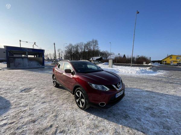 Red Nissan Qashqai 2016 in Taurage, with an engine capacity of 1.60 L and mileage of 190 thousand km for 8800 €, photo 1 on AUTOMOTO.COM.LV