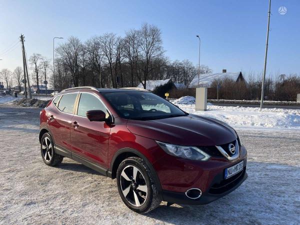 Red Nissan Qashqai 2016 in Taurage, with an engine capacity of 1.60 L and mileage of 190 thousand km for 8800 €, photo 2 on AUTOMOTO.COM.LV