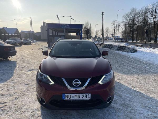 Red Nissan Qashqai 2016 in Taurage, with an engine capacity of 1.60 L and mileage of 190 thousand km for 8800 €, photo 4 on AUTOMOTO.COM.LV