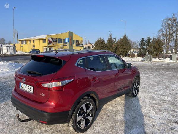 Red Nissan Qashqai 2016 in Taurage, with an engine capacity of 1.60 L and mileage of 190 thousand km for 8800 €, photo 7 on AUTOMOTO.COM.LV