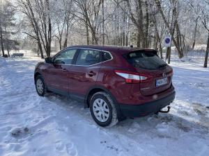Red Nissan Qashqai 2016 in Birzai, with an engine capacity of 1.20 L and mileage of 187 thousand km for 7150 €, photo 3 on AUTOMOTO.COM.LV